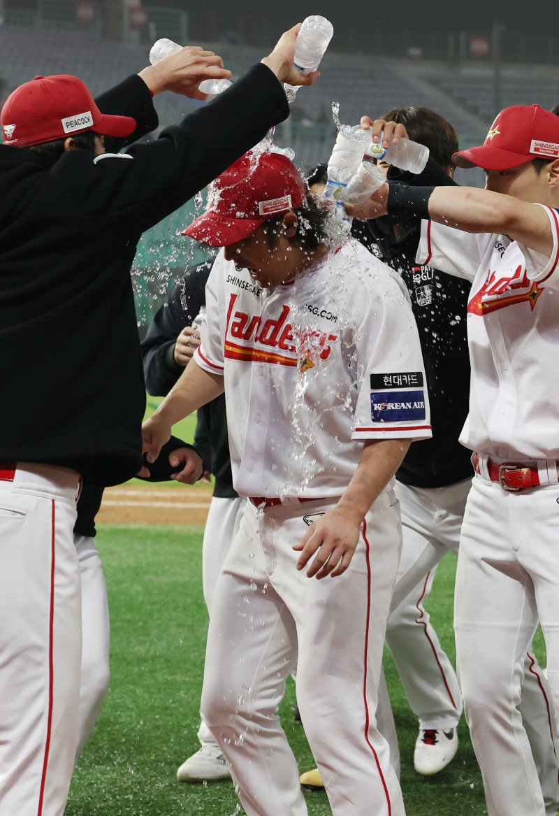 '최정 467호포' SSG, KIA 7연승 저지…롯데 7연패·키움 5연승(종합) - 파이낸셜뉴스