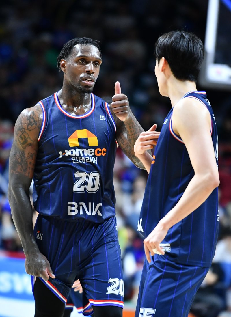 KCC, 4강 PO서 정규리그 1위 DB 제압…사상 첫 5위 팀 챔프전 진출 - 파이낸셜뉴스