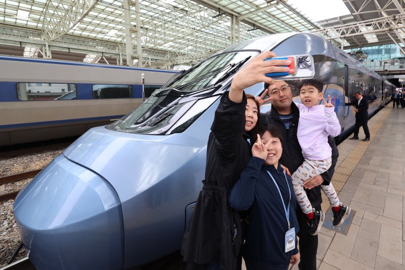 최고 320㎞/h 'KTX-청룡' 타 보니…"서울-대전 딱 1시간, 넓고 쾌적"[르포] - 파이낸셜뉴스