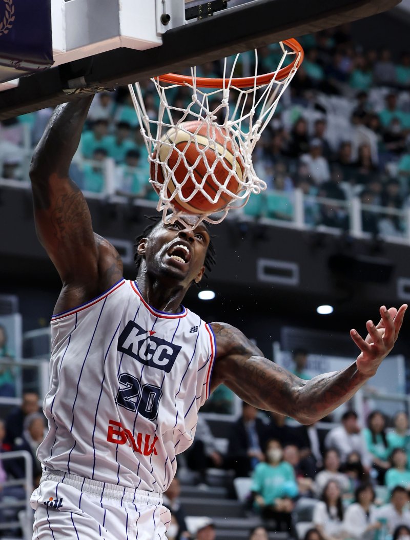 KCC, 챔피언결정전 1차전 기선제압…'형제 대결' 먼저 웃은 형 허웅 [뉴시스Pic] - 파이낸셜뉴스