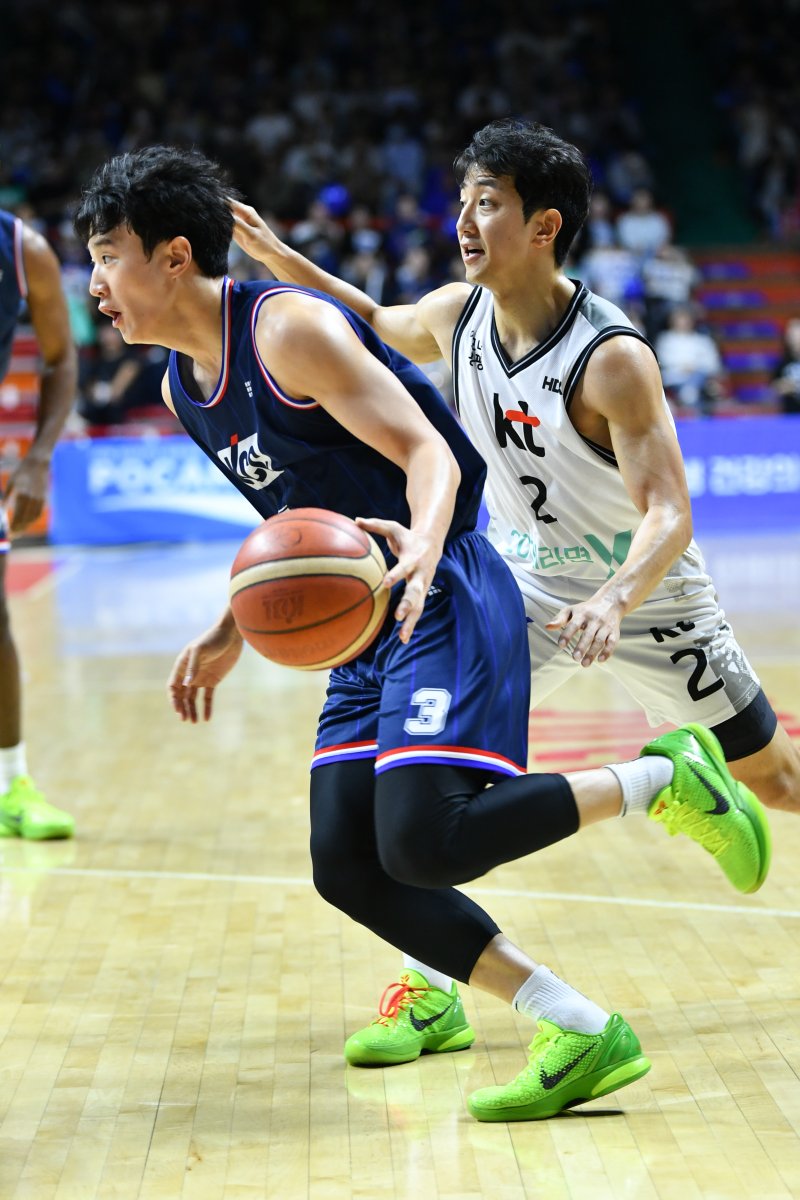 '허웅 26점' KCC, 챔프전 3차전서 3점차 승리…KT 허훈, 빛바랜 37점 - 파이낸셜뉴스