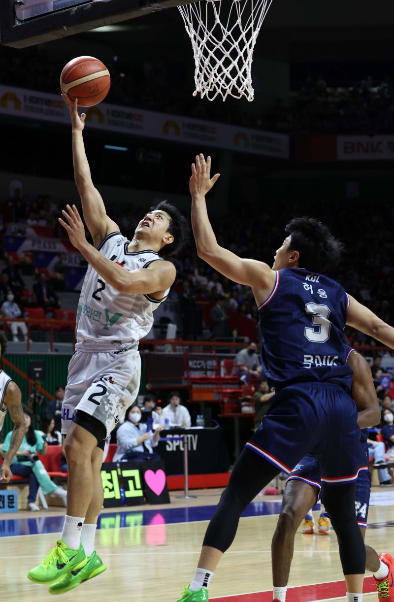 KCC, 챔프전 4차전서 KT에 96-90 승리…우승까지 단 1승 남아 - 파이낸셜뉴스