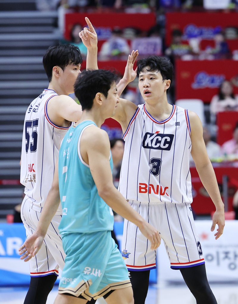 [속보] KCC, KT 꺾고 13년 만에 정상…5위 팀 최초의 챔프전 우승 - 파이낸셜뉴스