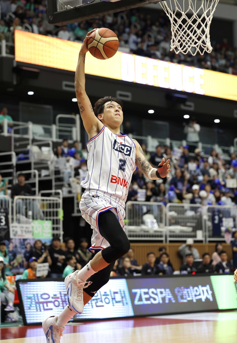 프로농구 KCC, 13년 만에 챔피언 탈환…MVP 허웅(종합) - 파이낸셜뉴스