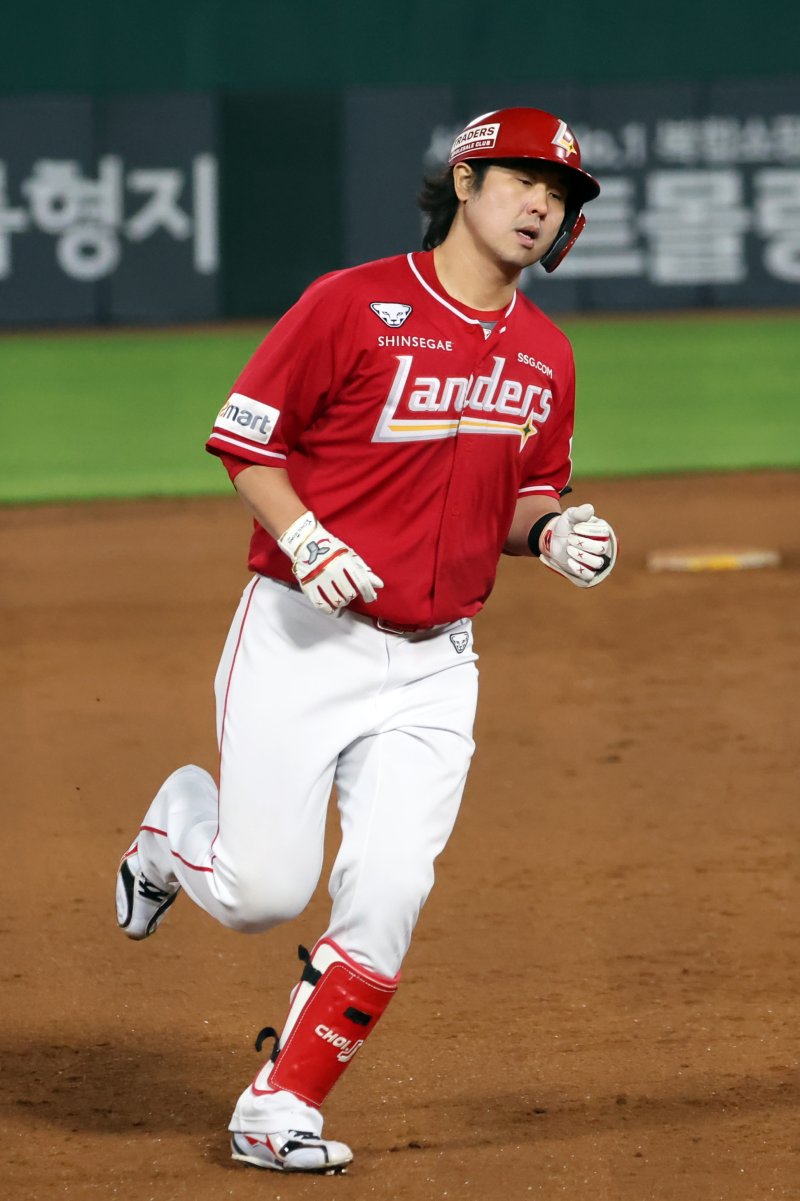 '통산 최다 홈런' SSG 최정, 4000루타·1500타점 대기록 눈앞 - 파이낸셜뉴스