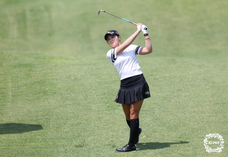 '역전 드라마' 박현경, 이예원 꺾고 '매치 퀸' 등극…시즌 첫 승 - 파이낸셜뉴스