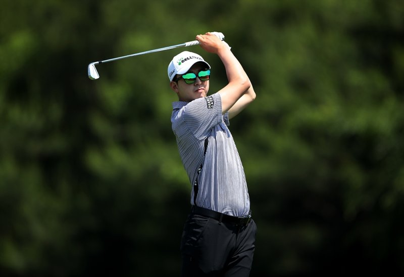 '무명' 안준형, KPGA KB금융 리브챔피언십 첫날 깜짝 선두 - 파이낸셜뉴스