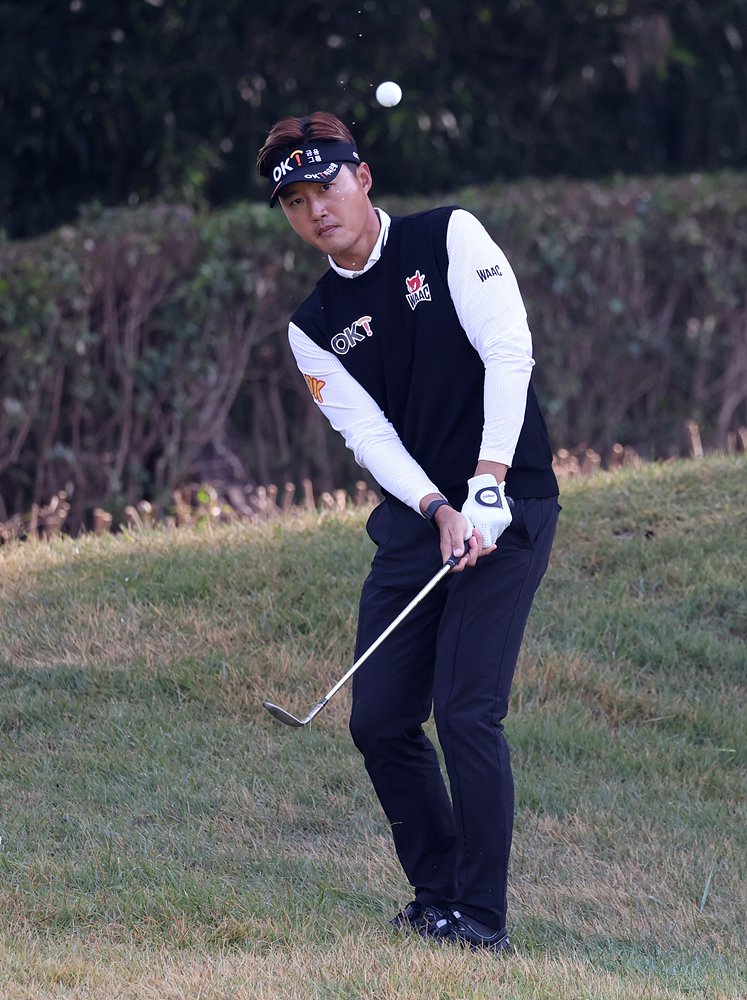 이태희, KPGA KB금융 리브 챔피언십 2R 선두…김용태·김한별 공동 2위 - 파이낸셜뉴스