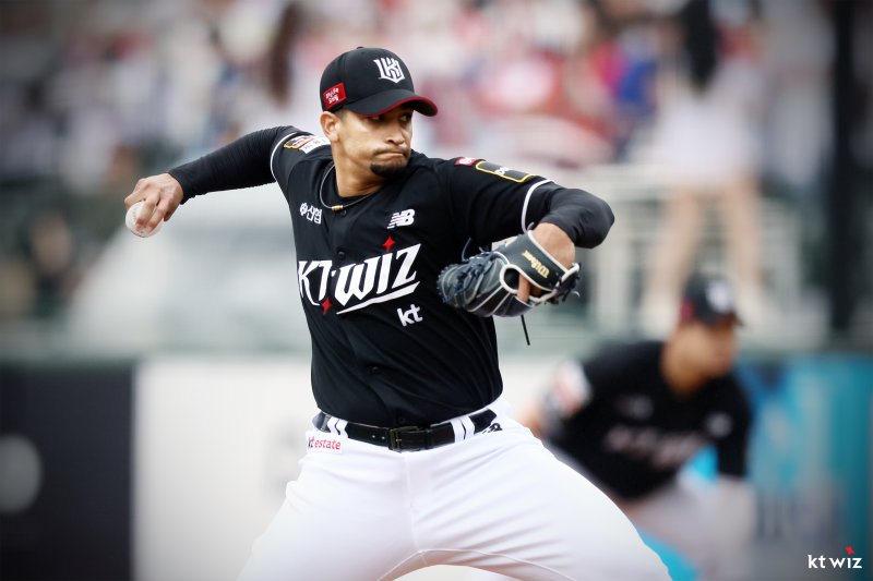 KT 쿠에바스·두산 라모스, KBO 5월 쉘힐릭스플레이어 선정 - 파이낸셜뉴스