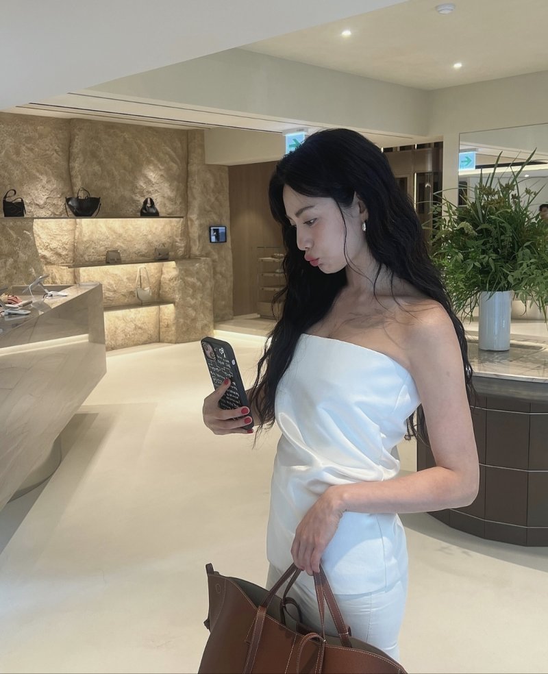 나나 전신 타투 모두 지웠다…청순한 자태 헉스