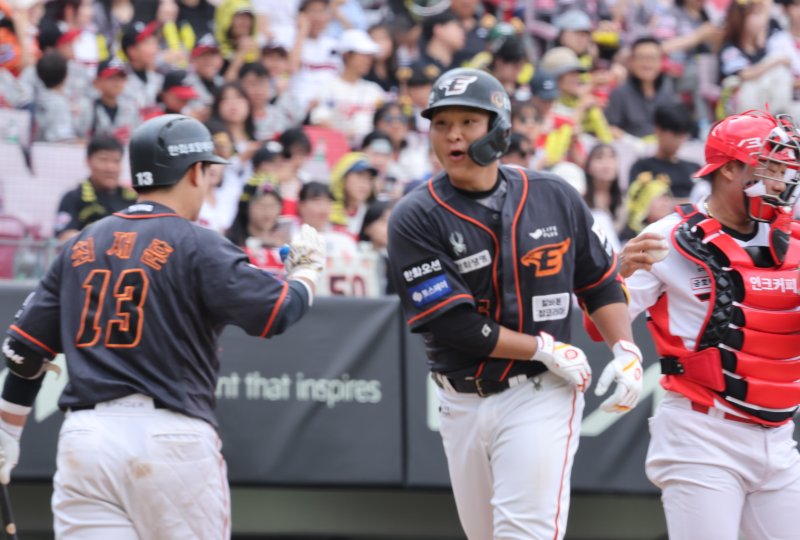 '김태연 9회 결승포' 한화, KIA와 난타전 끝에 DH 1차전 9-8로 승리 - 파이낸셜뉴스