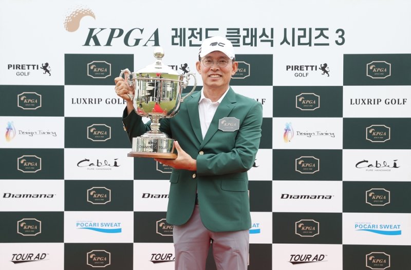 이영기, KPGA 레전드 클래식 시리즈 3 우승…챔피언스투어 4승 - 파이낸셜뉴스