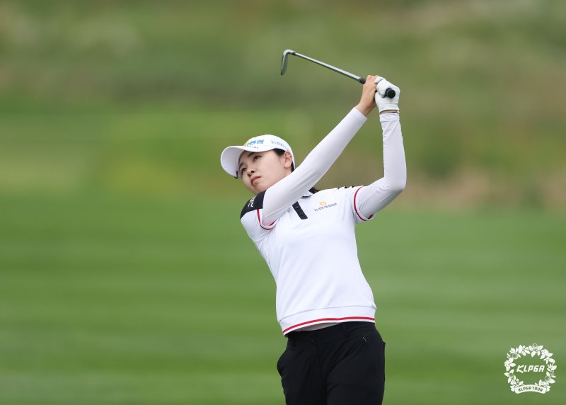 'KLPGA 2승 도전' 이가영, 롯데 오픈 3R까지 단독 선두…2위와 3타 차 - 파이낸셜뉴스