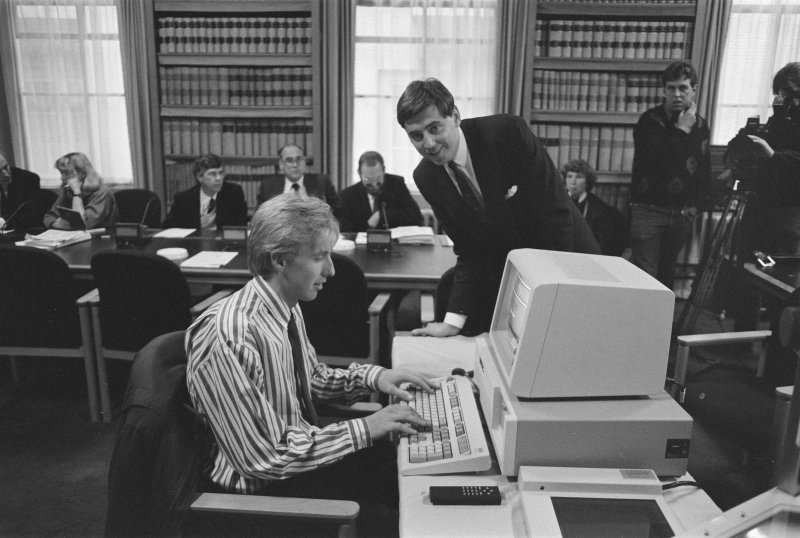 "누구나 컴퓨터를 사용하는 시대를 열다" [역사&오늘] - 파이낸셜뉴스