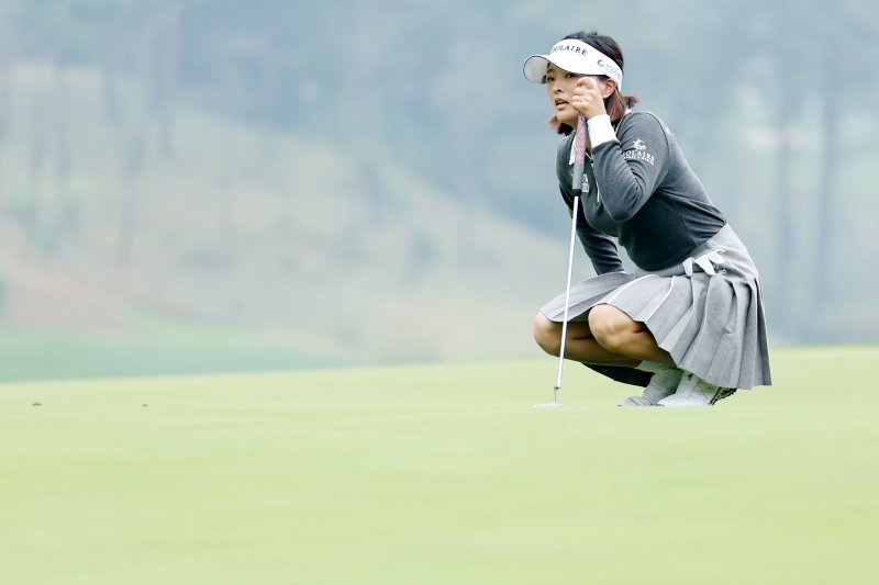 고진영, 1년 4개월 만에 우승 도전…LPGA FM 챔피언십 3R 선두 - 파이낸셜뉴스