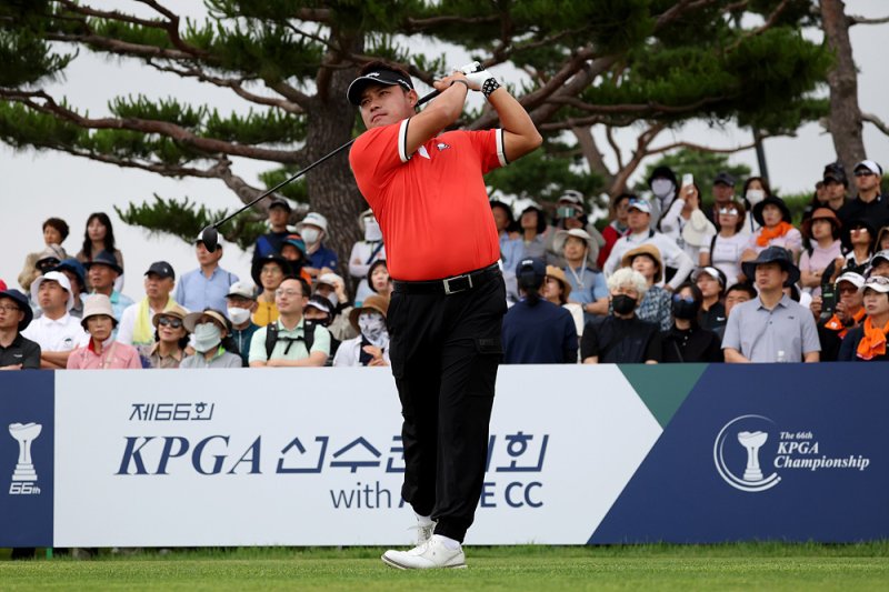 이승택, 112경기 만에 KPGA 첫 우승…렉서스 마스터즈 '초대 챔피언' - 파이낸셜뉴스