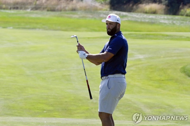 람, LIV 개인전 마지막 대회 2R 선두…켑카는 3위로 밀려 - 파이낸셜뉴스