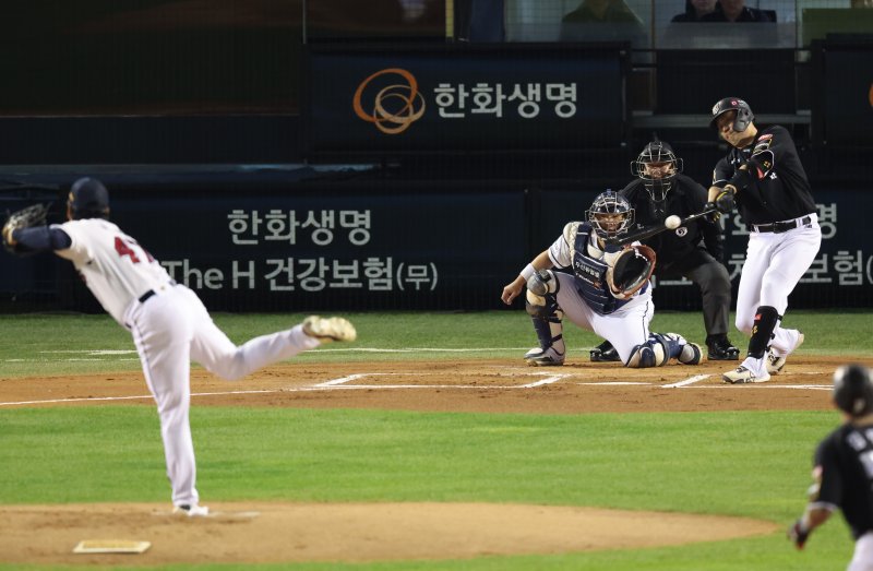 두산 압도한 쿠에바스의 역투…KT, WC 2차전으로 간다[WC] - 파이낸셜뉴스