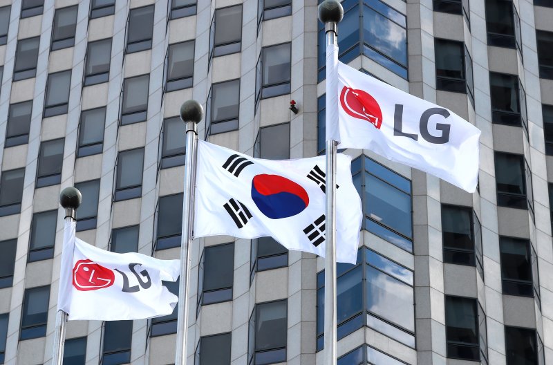 LG전자, 3Q 영업익 전년比 21% '뚝'…최대 매출에도 비용 급증(종합) - 파이낸셜뉴스
