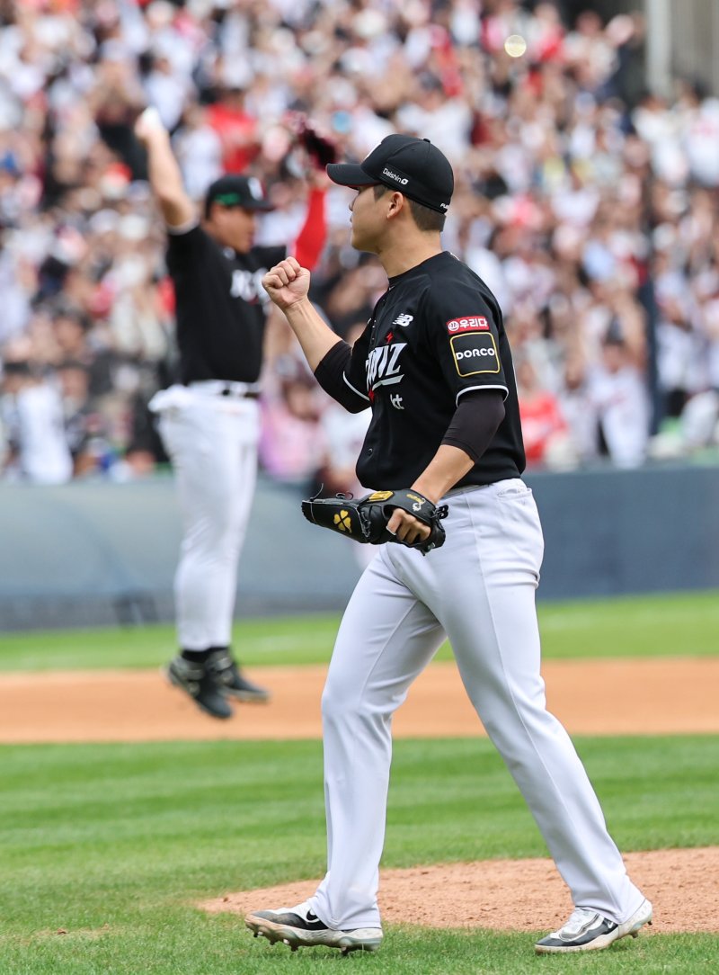 KT 벼랑 끝에서 건져낸 박영현 "5차전도 완벽한 경기 하도록 노력"(종합)[준PO] - 파이낸셜뉴스