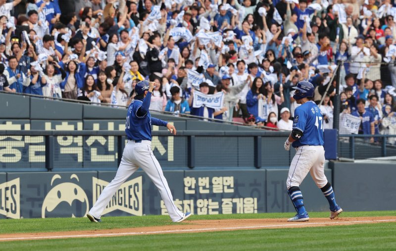 삼성, LG 꺾고 9년 만에 KS 진출 성공…결승타 친 강민호 MVP(종합)[PO4] - 파이낸셜뉴스