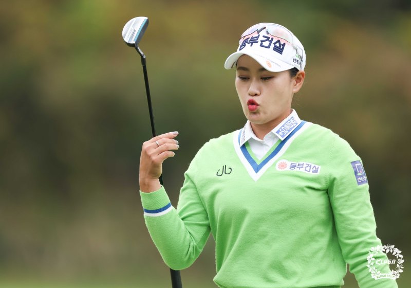 지한솔, 시즌 첫 승…KLPGA 덕신EPC·서울경제 레이디스 클래식 우승 - 파이낸셜뉴스