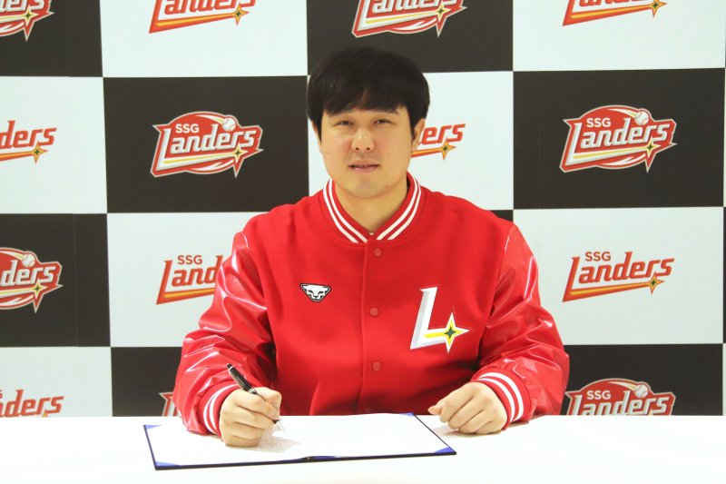 'FA 최대어' 최정, 4년 110억원에 SSG 잔류…원클럽맨 선언 - 파이낸셜뉴스