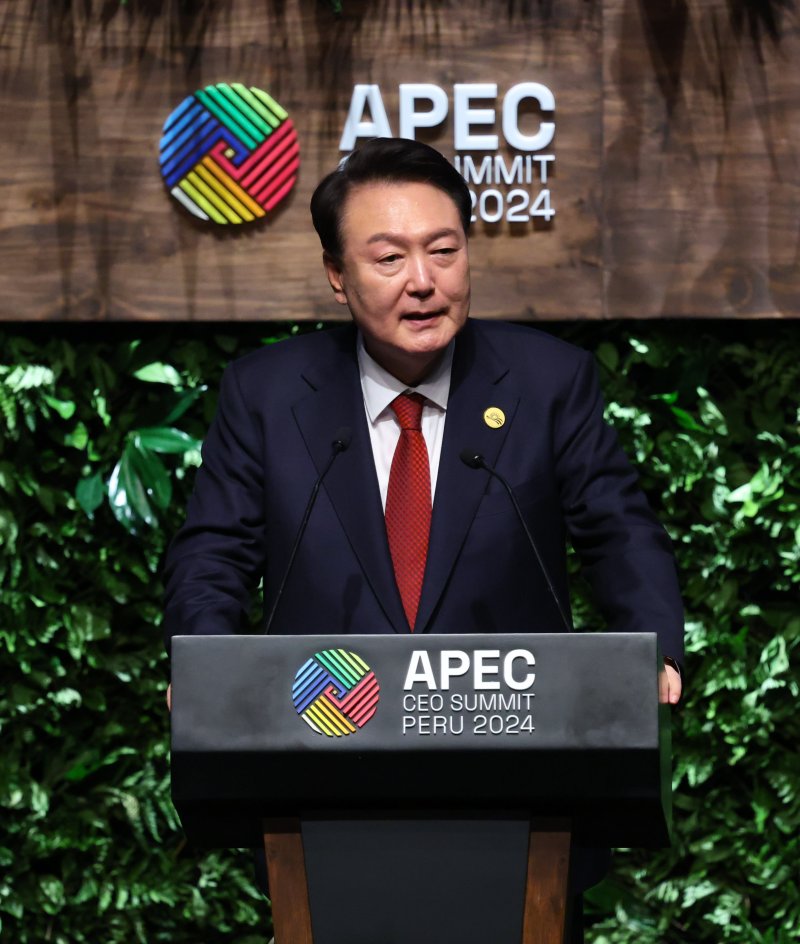 윤 "AI 대전환 시대, 제조업-AI 결합 중요" APEC AI 표준 포럼 창설 제안(종합) - 파이낸셜뉴스