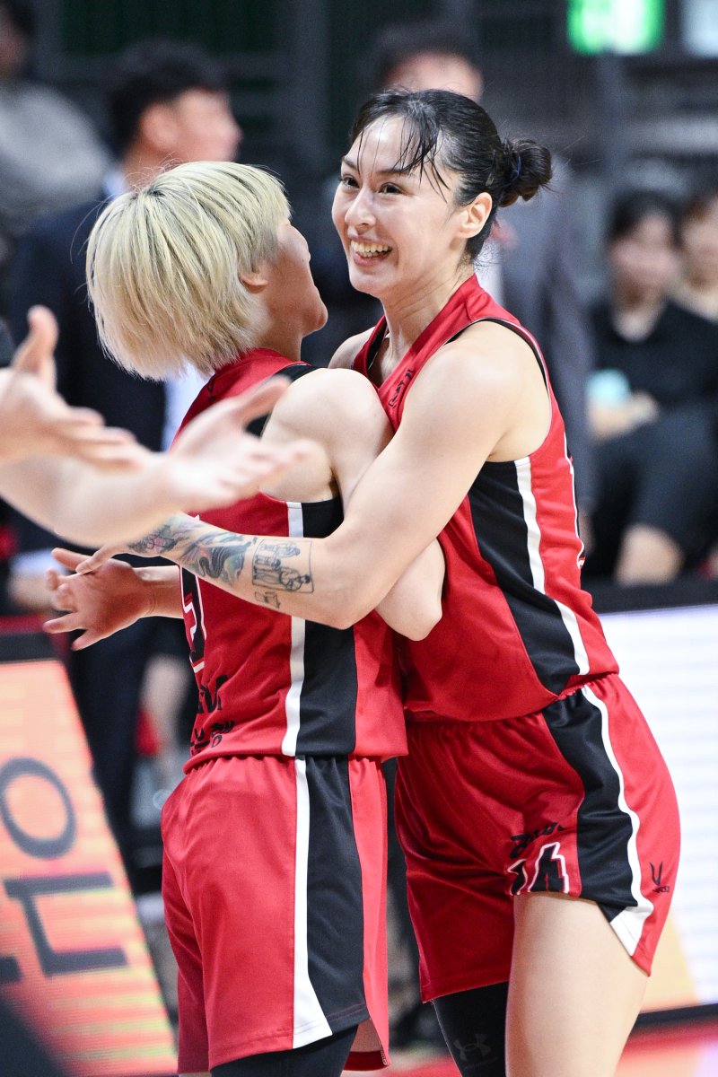 '김소니아 20점' 여자농구 BNK, KB스타즈 대파하고 10승 선점 - 파이낸셜뉴스