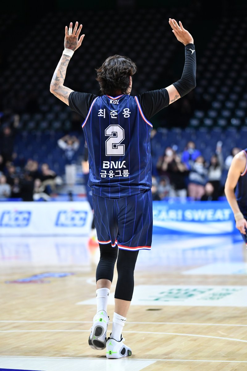 '최준용 42점 폭발' KCC, 선두 SK 10연승 저지…홈 3연승 질주 - 파이낸셜뉴스
