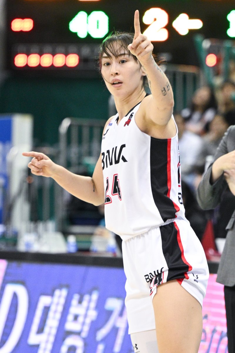 '김소니아 20점' 여자농구 선두 BNK, 하나은행에 19점 차 대승 - 파이낸셜뉴스