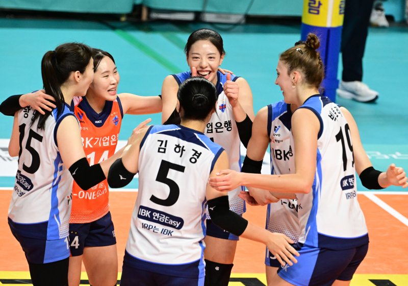 '4연패 탈출' IBK기업은행, GS칼텍스 11연패 몰아…현대캐피탈 6연승(종합) - 파이낸셜뉴스