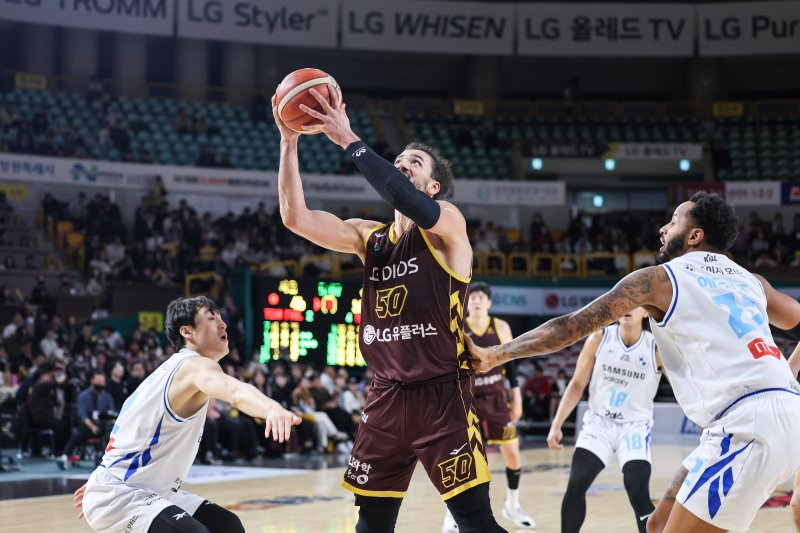 프로농구 LG, KCC에 86-74 승리…4연승 질주 - 파이낸셜뉴스