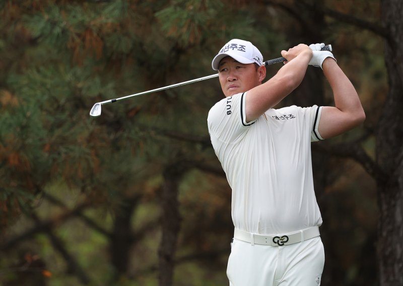 'KPGA 11승' 강경남, 아시안투어 큐스쿨 4R 2위…시드 획득 유력 - 파이낸셜뉴스