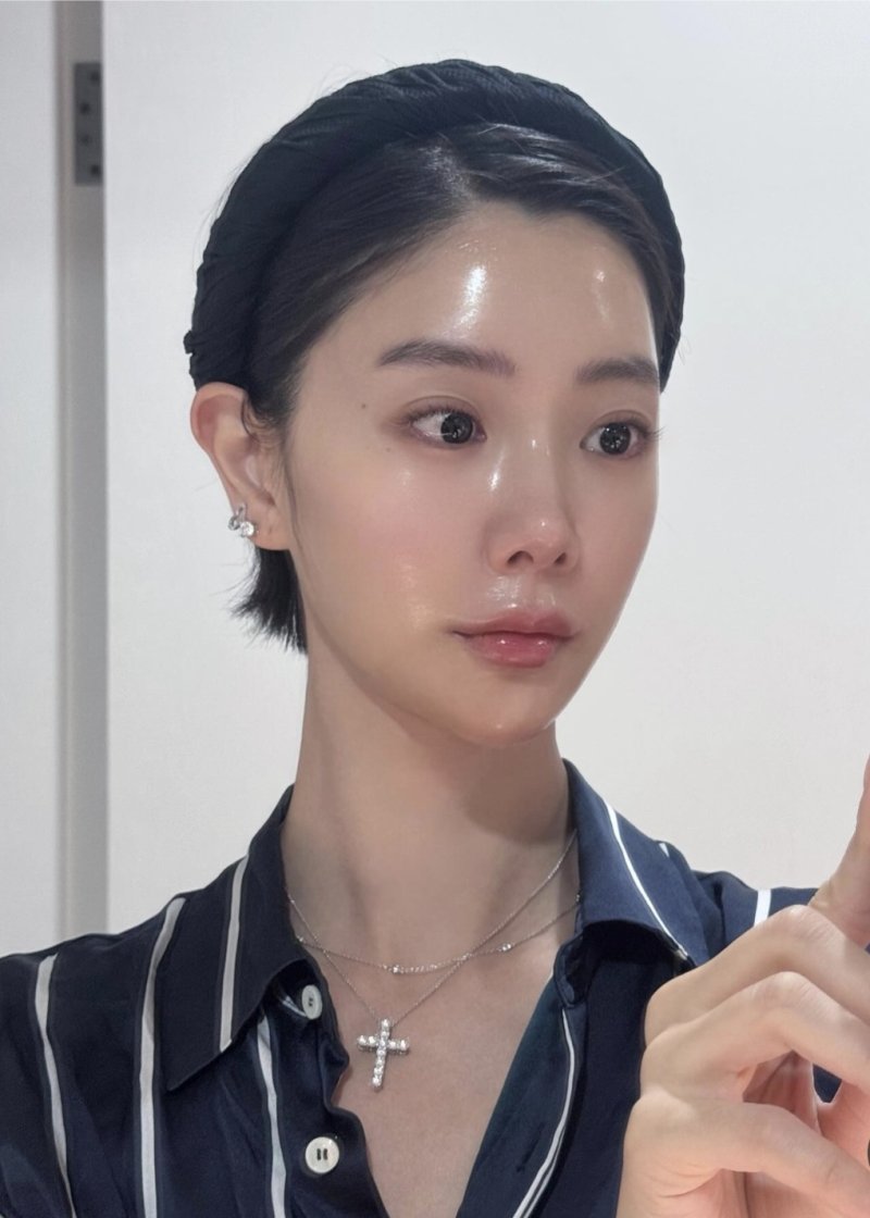 클라라, 확 달라진 외모…성형 의혹에 민낯 공개 - 파이낸셜뉴스