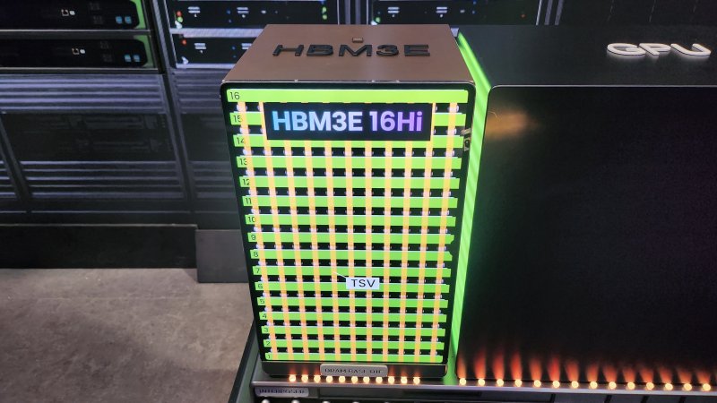SK하이닉스, HBM3E 16단 실물 공개 [CES 2025] - 파이낸셜뉴스