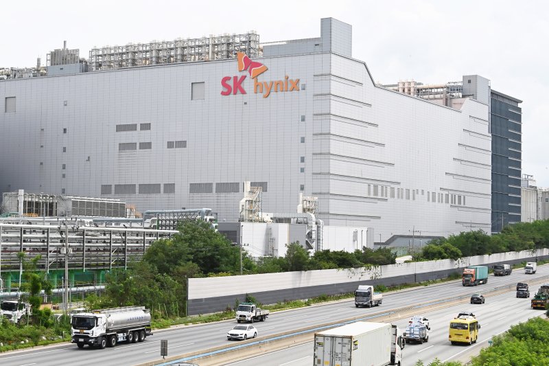 SK하닉 4Q 실적에 쏠리는 눈…메모리 하락 영향 없을까? - 파이낸셜뉴스
