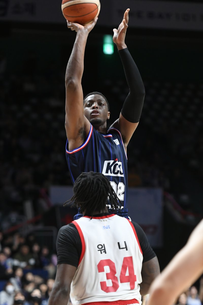 프로농구 KCC, SK의 11연승 저지…홈 4연패 탈출 - 파이낸셜뉴스