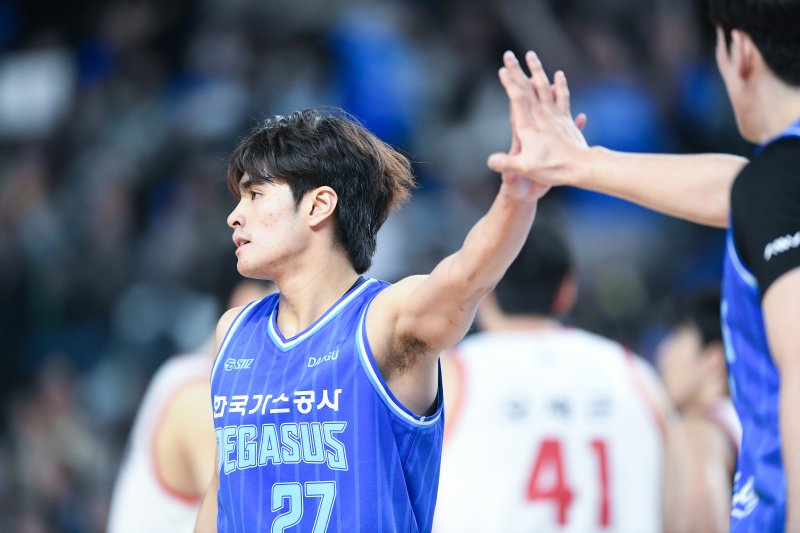 KT, KCC 95-84로 꺾고 4연승…한국가스공사·소노는 연패 탈출(종합) - 파이낸셜뉴스