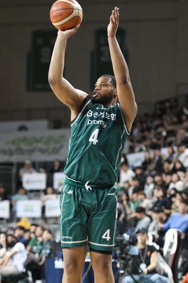 돌아온 스펠맨 18점…DB, KCC 7연패 몰아 넣고 5연패 탈출 - 파이낸셜뉴스