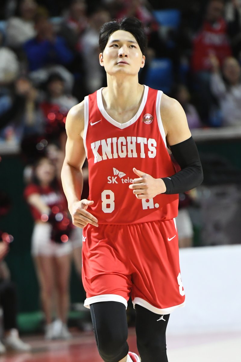 프로농구 선두 질주 SK, KCC 10연패 빠뜨리며 정규리그 우승에 '성큼'(종합) - 파이낸셜뉴스