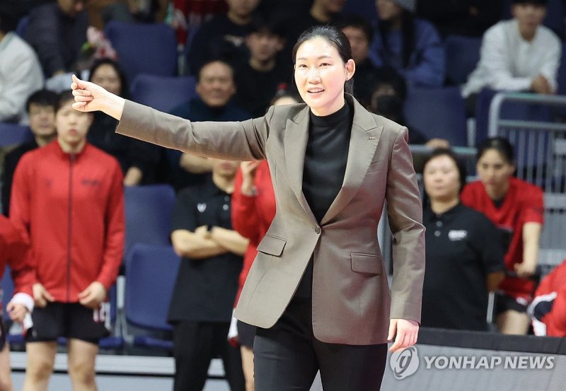 박혜진 21점…'완전체' 여자농구 BNK, 4강 PO서 삼성생명에 선승 - 파이낸셜뉴스