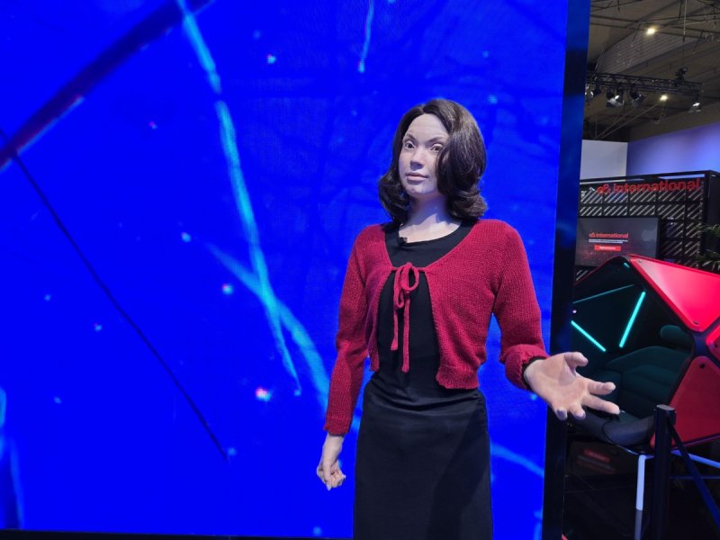 "한국에서 왔다고? 서울에서 온거야?"…진짜 사람 같은 로봇 [MWC25] - 파이낸셜뉴스