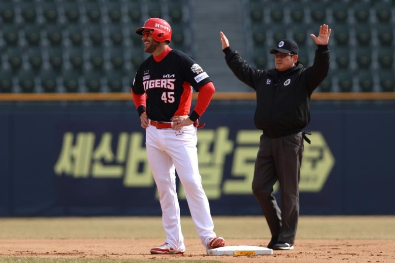 'MLB 88홈런' KIA 위즈덤, 드디어 터졌다…시범경기 첫 홈런 - 파이낸셜뉴스