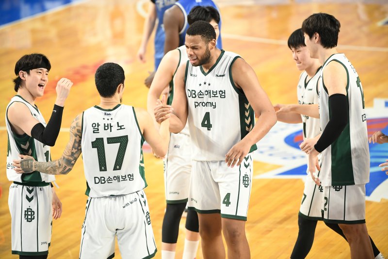 혼전에 빠진 프로농구 2위 경쟁…KT, LG 잡고 4강 PO 직행 희망 - 파이낸셜뉴스