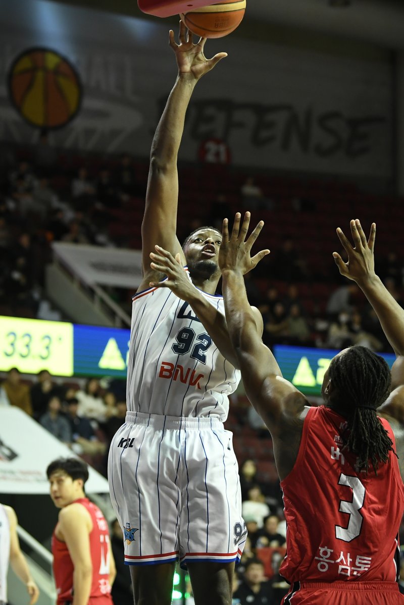 프로농구 KCC, 2연패 탈출…LG, 시즌 30승으로 2위 굳혀(종합) - 파이낸셜뉴스