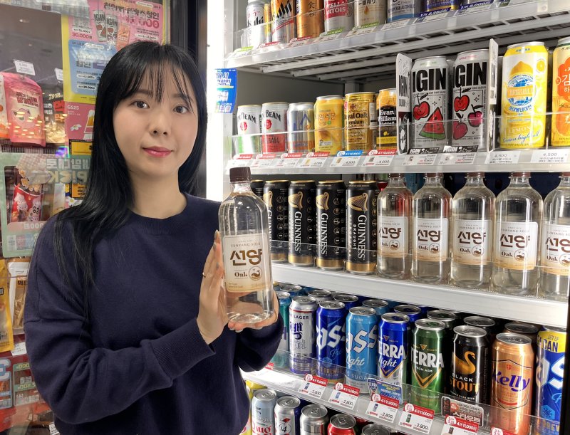 GS25, '선양오크소주' 80만 병 판매…전체 주류 3위 올라 - 파이낸셜뉴스