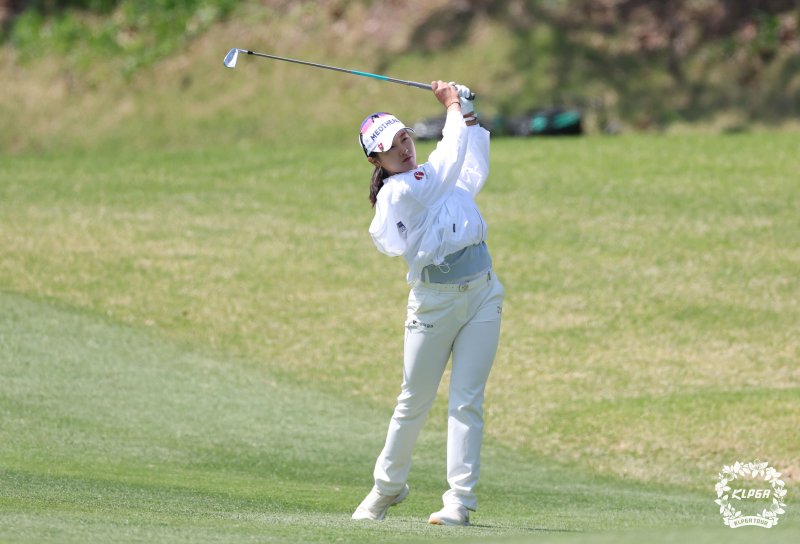 김민선, KLPGA 덕신EPC 챔피언십 3R 단독 선두…투어 첫 승 정조준 - 파이낸셜뉴스