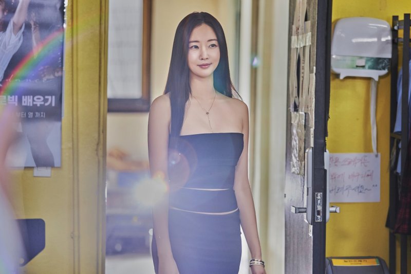 'SNL' 47세 김사랑, 서브스턴스 도전에 아줌마 공격도 거뜬…변신 성공 - 헉스