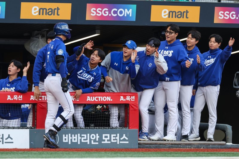 '3연패' LG 독주 체제 깨졌다…'6연승' 삼성, 2경기 차 추격(종합) - 파이낸셜뉴스